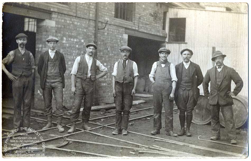 Men at Park Gutter colliey, Bream